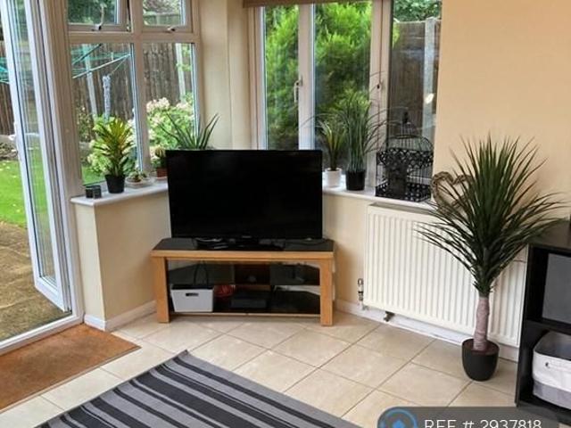 1 bedroom in a house share to rent