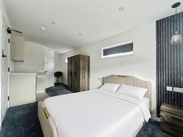 1 bedroom in a house share to rent