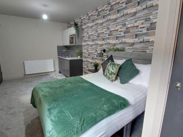 1 bedroom in a house share to rent