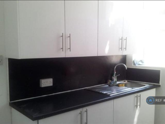 1 bedroom in a house share to rent