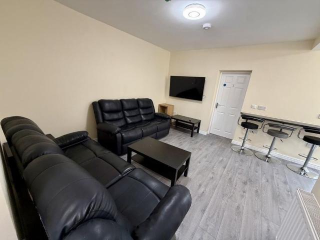 1 bedroom in a house share to rent