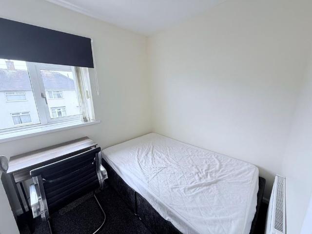 1 bedroom in a house share to rent