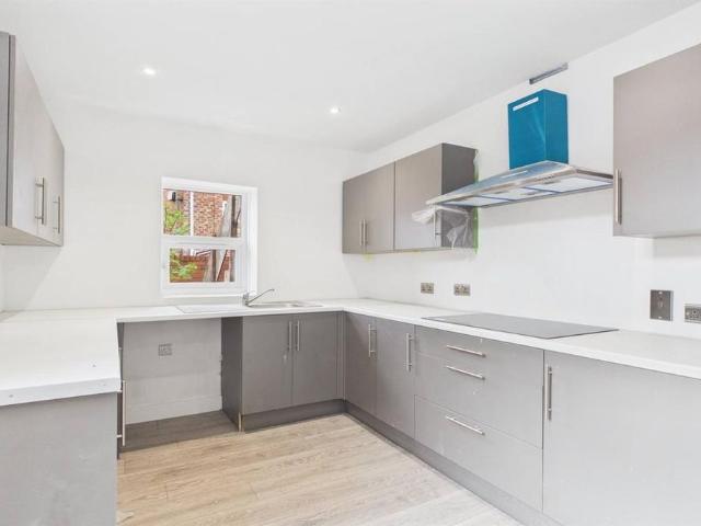 1 bedroom in a house share to rent