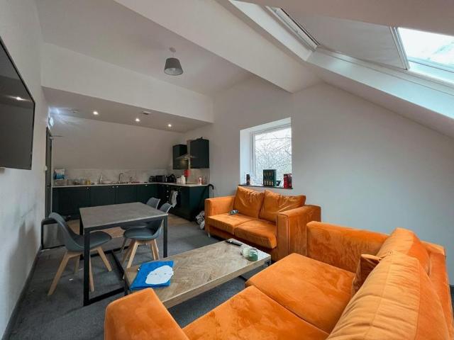 1 bedroom in a house share to rent