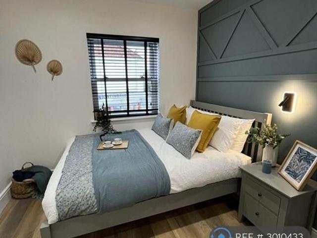 1 bedroom in a house share to rent