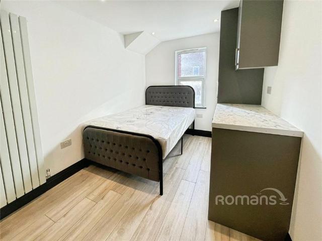 1 bedroom in a house share to rent