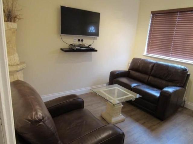 1 bedroom in a house share to rent