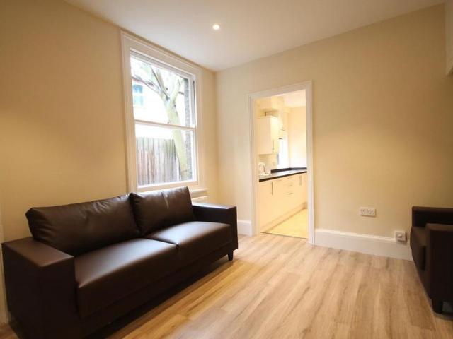 1 bedroom in a house share to rent