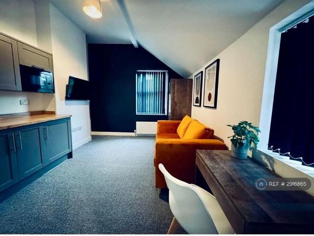 1 bedroom in a house share to rent