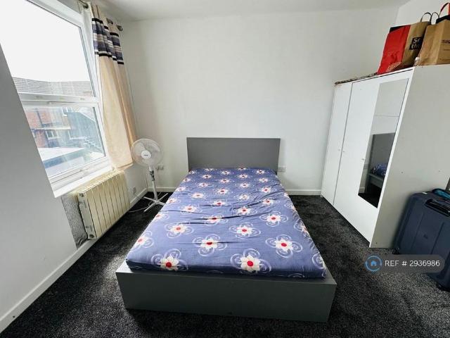 1 bedroom in a house share to rent