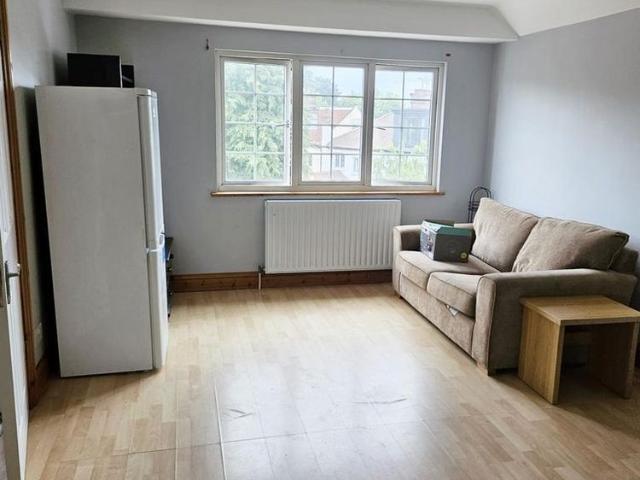 1 bedroom in a house share to rent