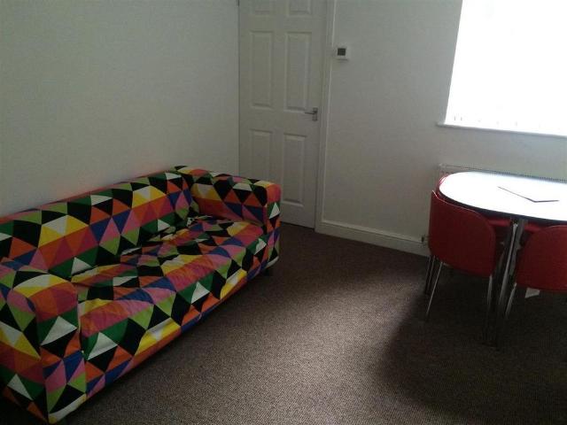 1 bedroom in a house share to rent