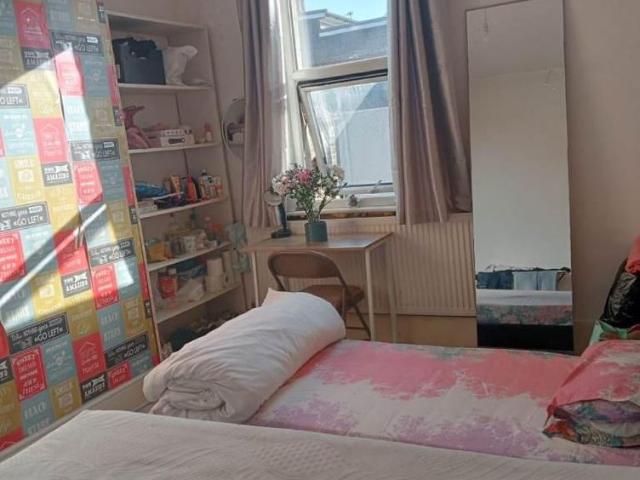 1 bedroom in a house share to rent