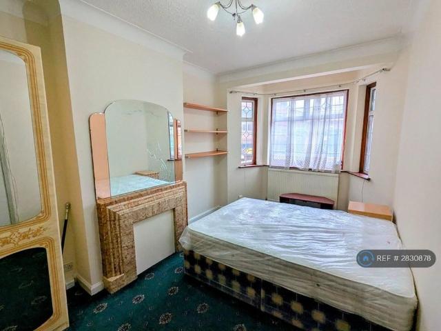 1 bedroom in a house share to rent