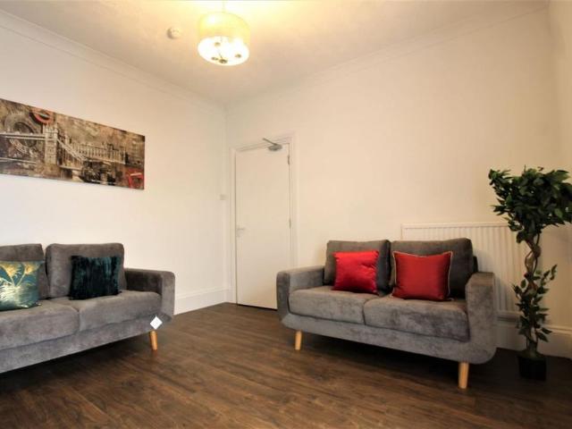 1 bedroom in a house share to rent
