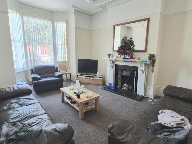 1 bedroom in a house share to rent