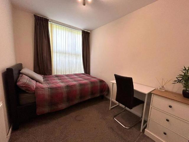 1 bedroom in a house share to rent
