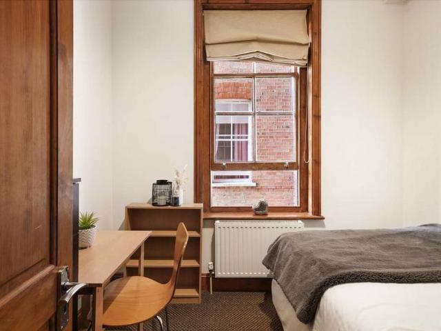 1 bedroom in a house share to rent