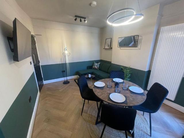 1 bedroom in a house share to rent