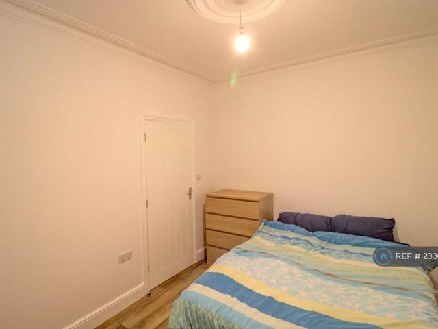 1 bedroom in a house share to rent
