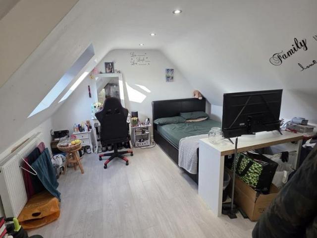1 bedroom in a house share to rent