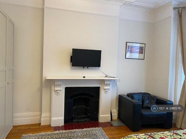 1 bedroom in a house share to rent