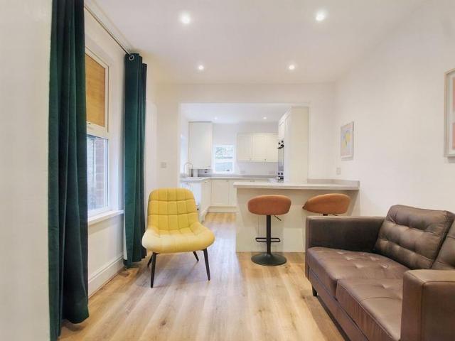 1 bedroom in a house share to rent
