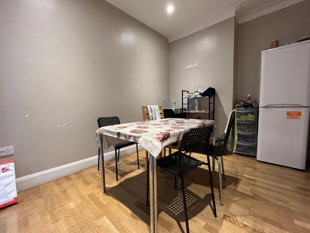 1 bedroom in a house share to rent