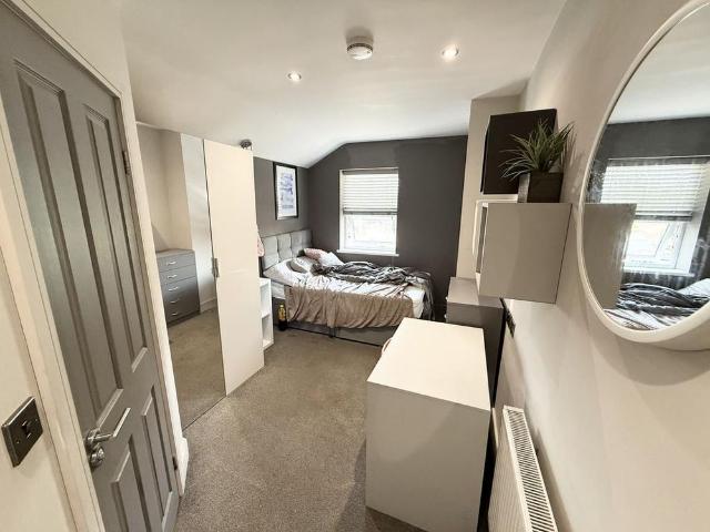 1 bedroom in a house share to rent
