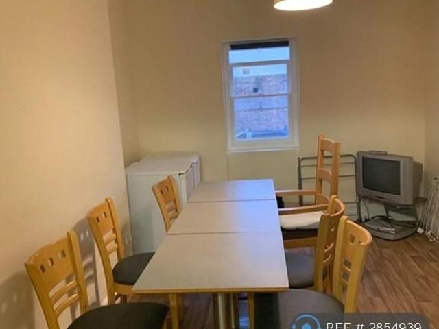 1 bedroom in a house share to rent