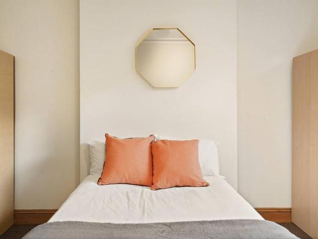1 bedroom in a house share to rent