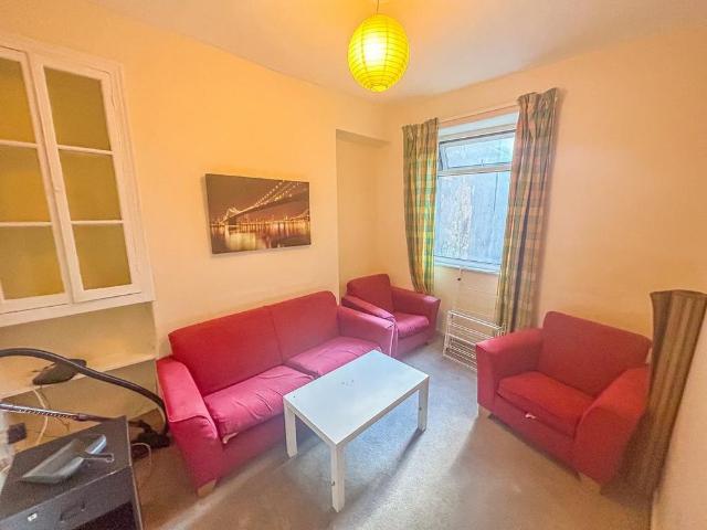 1 bedroom in a house share to rent