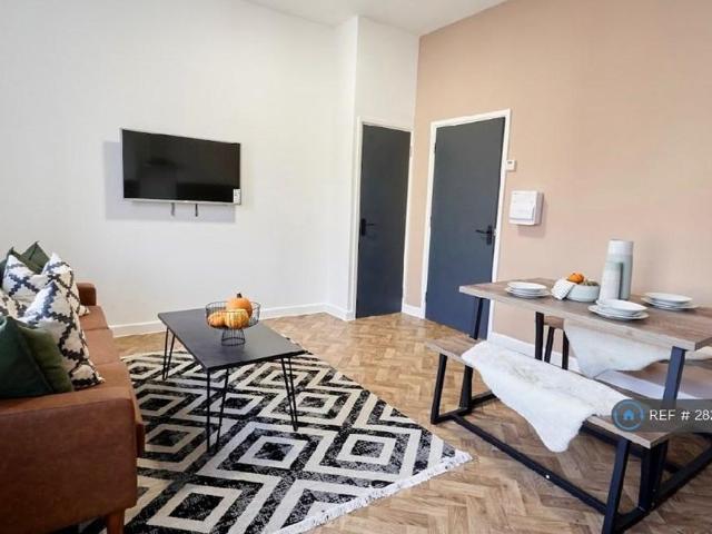 1 bedroom in a house share to rent