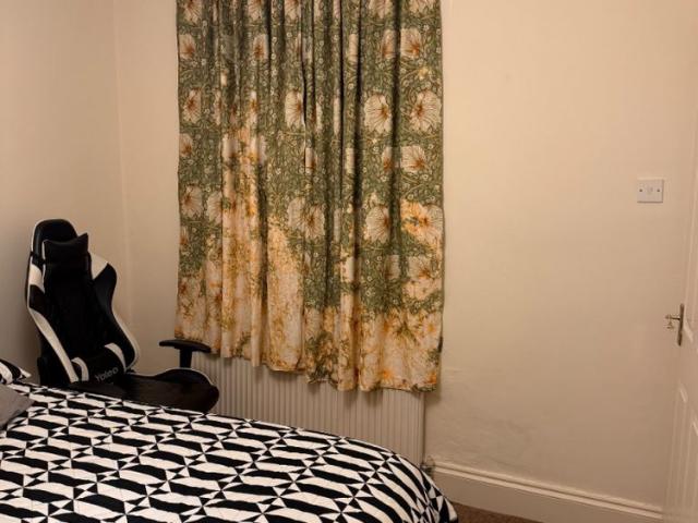 1 bedroom in a house share to rent