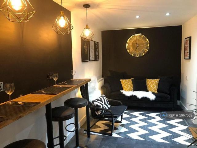 1 bedroom in a house share to rent