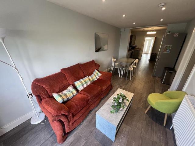 1 bedroom in a house share to rent