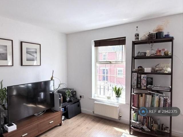 1 bedroom in a house share to rent