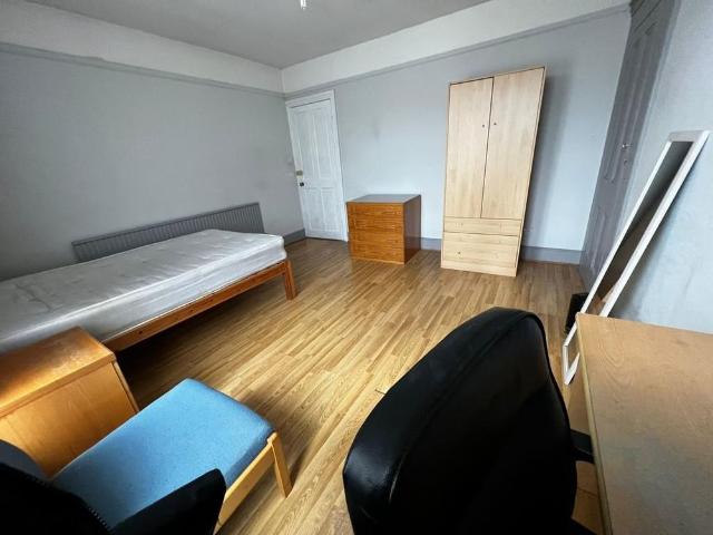 1 bedroom in a house share to rent