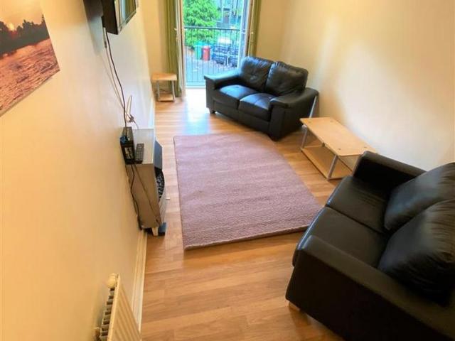 1 bedroom in a house share to rent