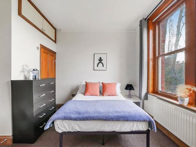 1 bedroom in a house share to rent