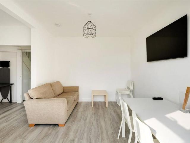1 bedroom in a house share to rent
