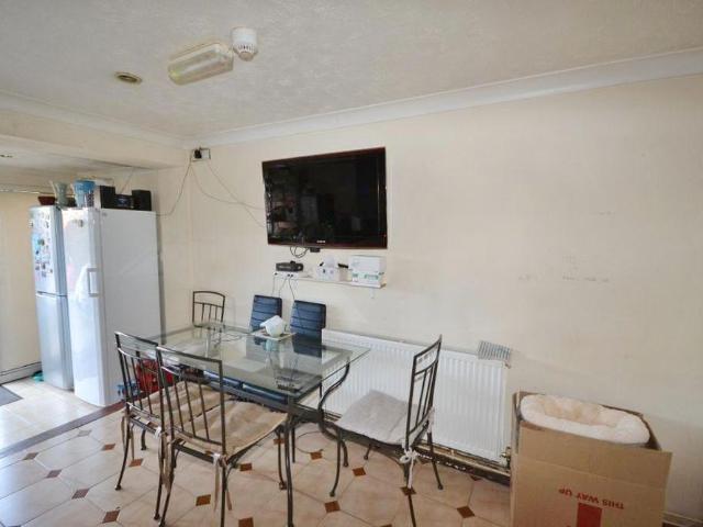 1 bedroom in a house share to rent
