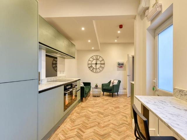 1 bedroom in a house share to rent
