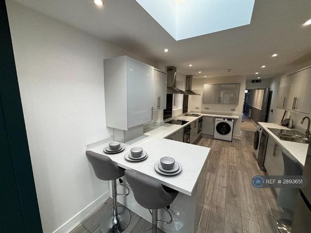 1 bedroom in a house share to rent