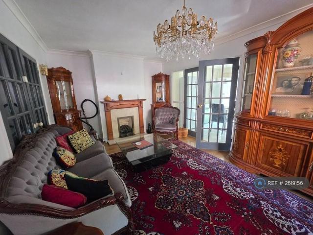 1 bedroom in a house share to rent