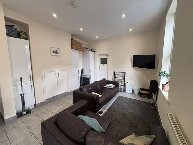 1 bedroom in a house share to rent