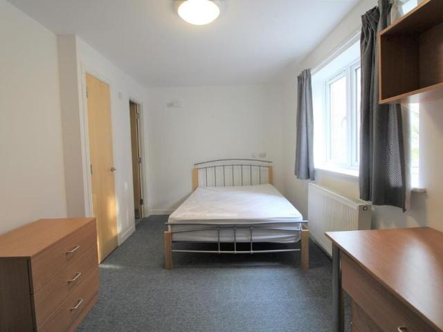 1 bedroom in a house share to rent
