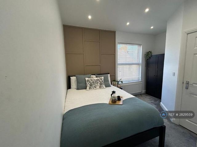 1 bedroom in a house share to rent