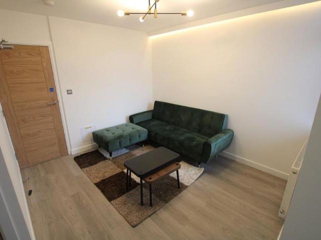 1 bedroom in a house share to rent