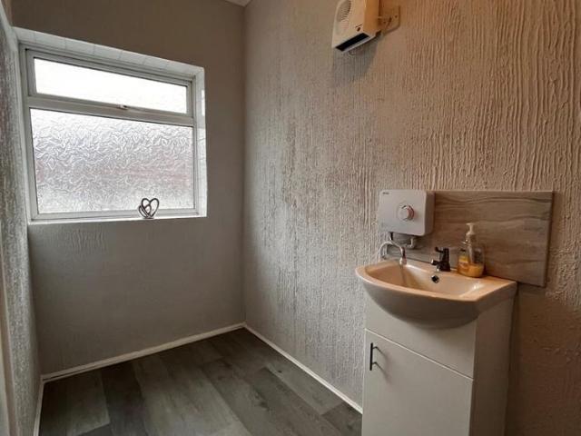 1 bedroom in a house share to rent